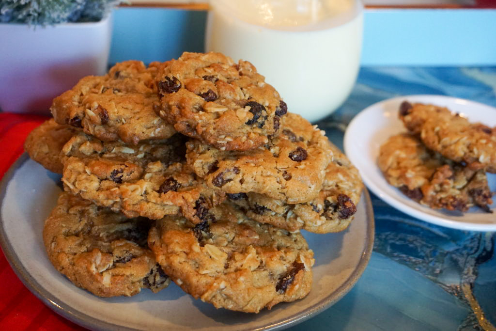 Chewy and Heavenly Oatmeal Raisin Cookies - Dulcet Scintilla